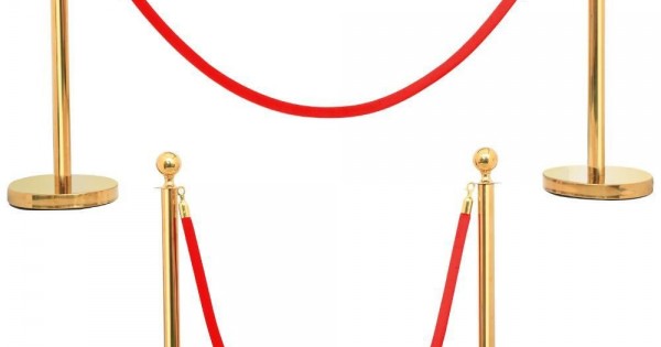 Златисто ограничително колче с въже